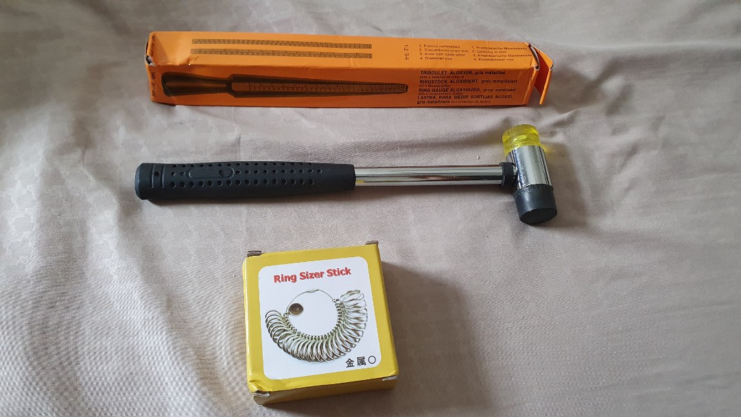 Ring sizer, gauge and hammer, Women's Fashion, Jewelry & Organisers ...