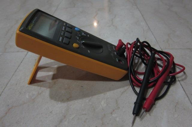Fluke 73 III or Fluke 19 or Fluke 77 or Tektronix DMM157 Handheld ...