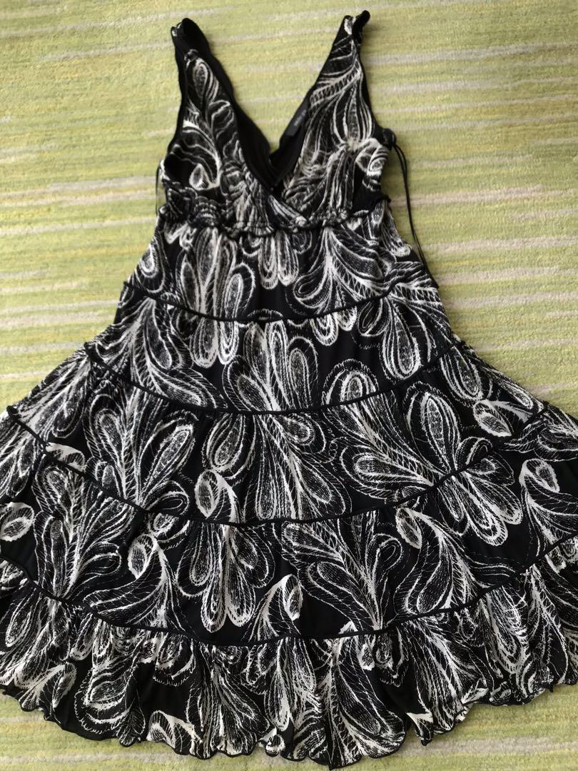 Luxury Black and white layered Flare dress, Fesyen Wanita, Pakaian ...