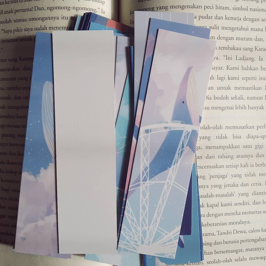 Pembatas Buku Bookmark Kertas Laut Biru Paus Langit Ukuran 4×15cm Harga ...
