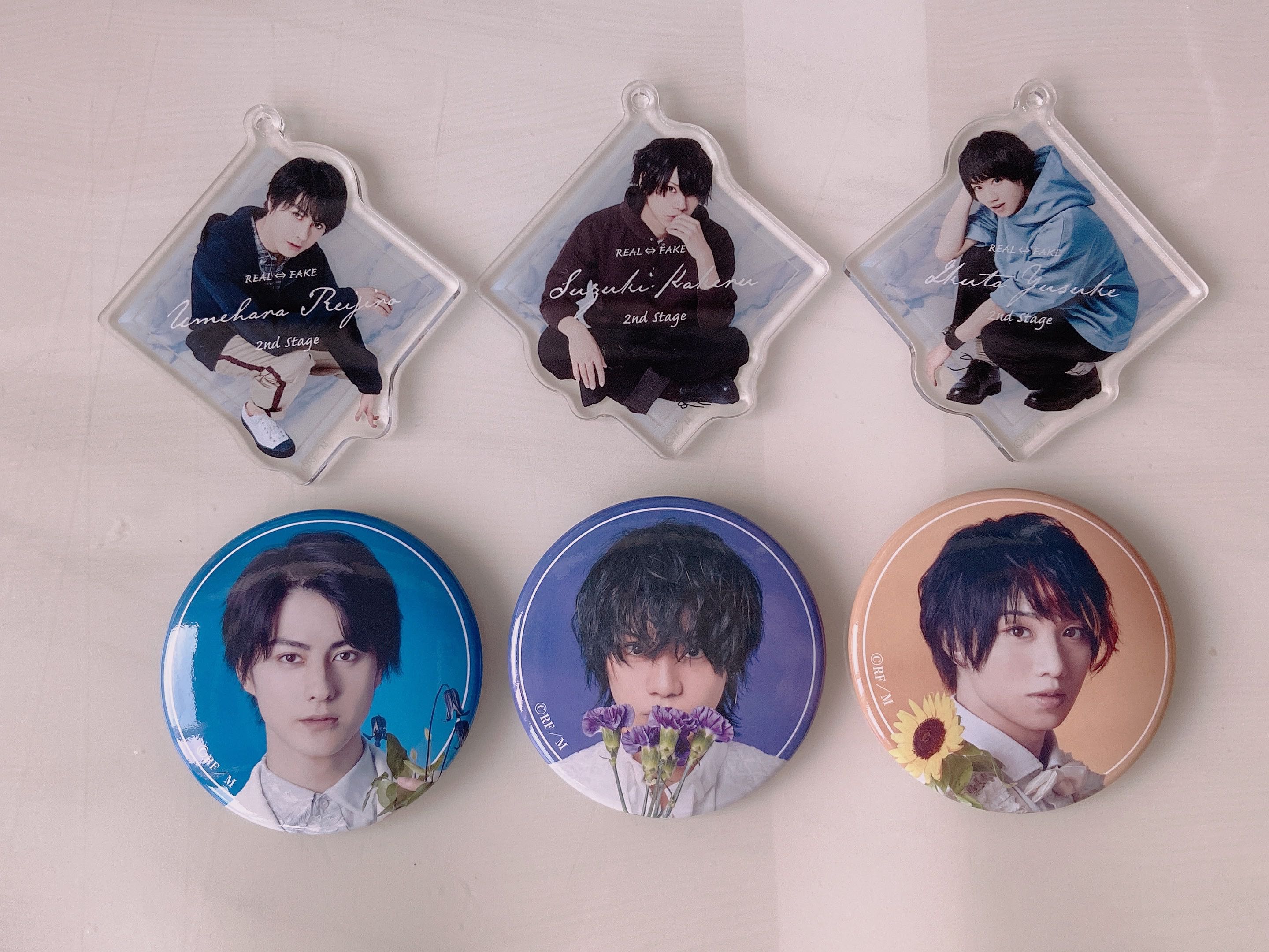 Real fake stage actors acrylic and badge, Hobbies & Toys, Memorabilia ...