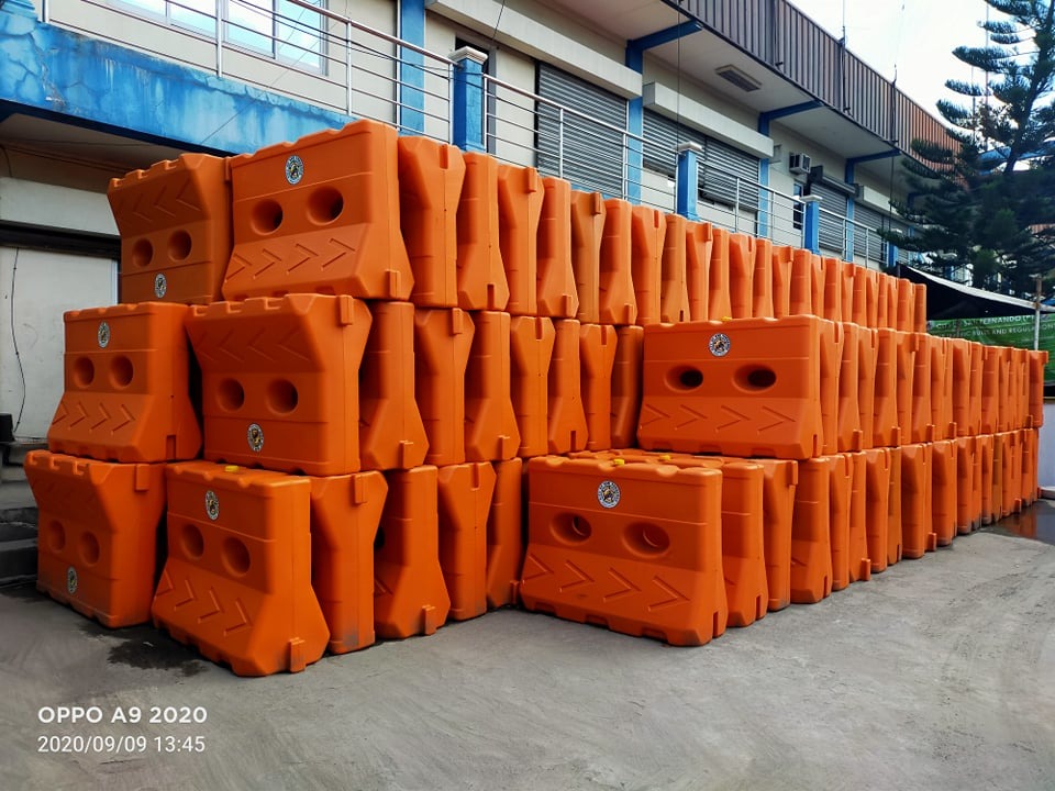 safety road plastic road barrier, Commercial & Industrial, Construction ...