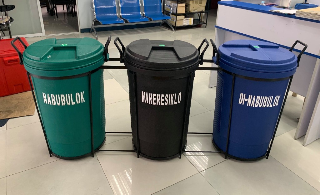 trash bin trolling bin with frame 368, Furniture & Home Living ...