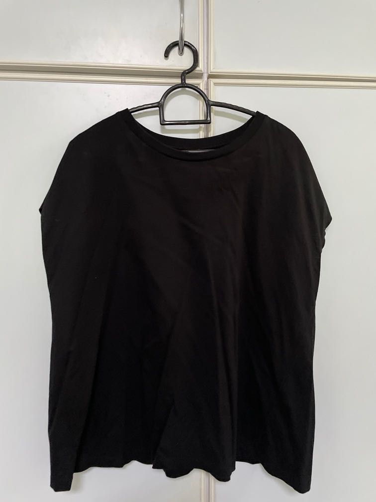 Uniqlo Black Basic Top, Women's Fashion, Tops, Other Tops on Carousell