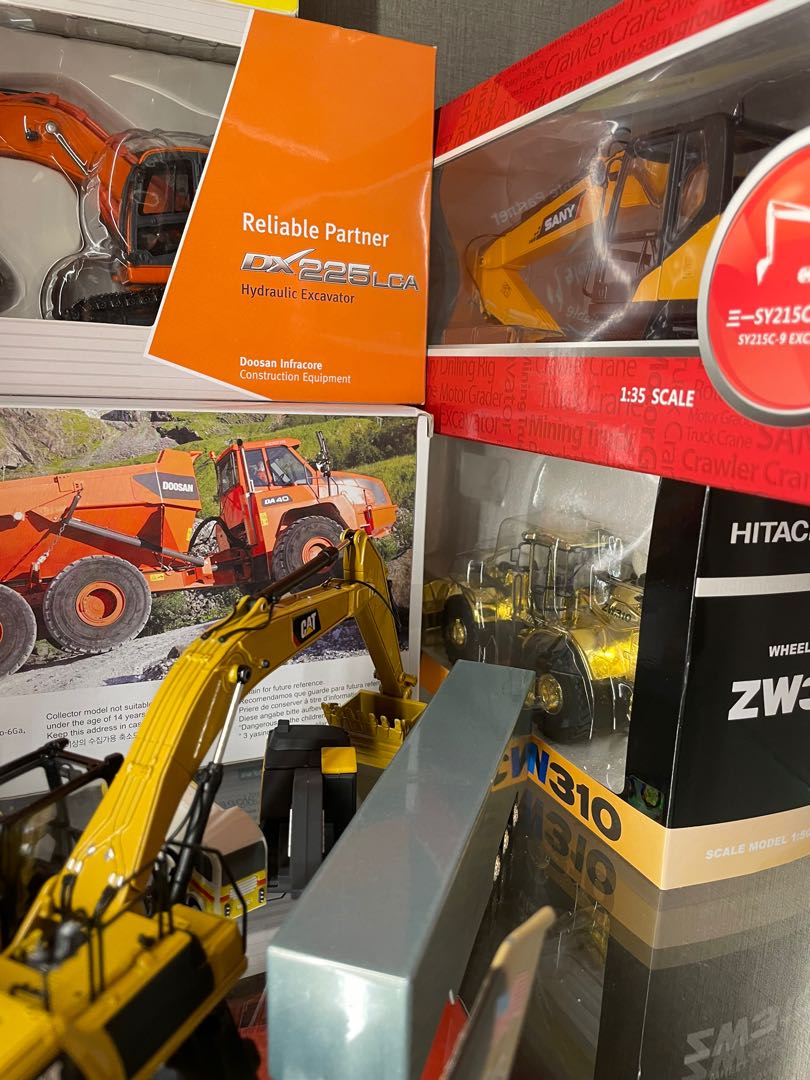 Construction vehicles scale models, Hobbies & Toys, Memorabilia ...