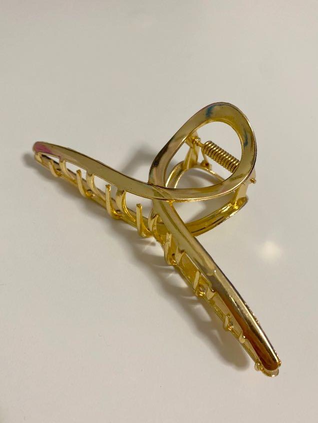 Gold Claw Clip, Women's Fashion, Watches & Accessories, Hair ...