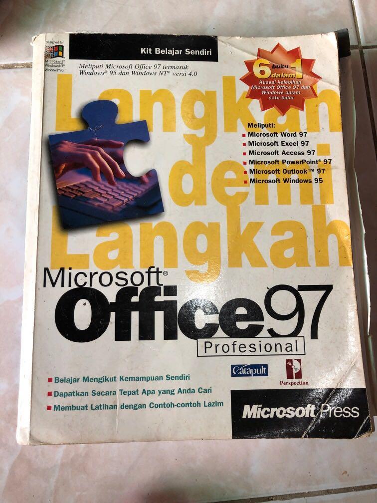 Microsoft book, Hobbies & Toys, Books & Magazines, Textbooks on Carousell