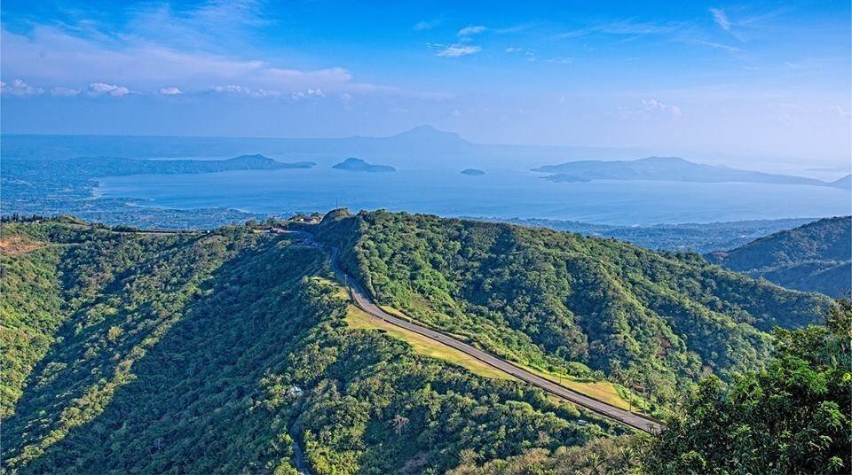 Preselling and ready Condo, Lot-only in Tagaytay Highlands few mins ...