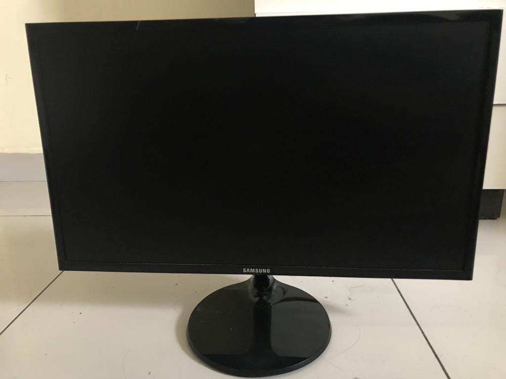 Samsung 24 S24F350FHE FHD LED Monitor, Computers & Tech, Desktops on ...
