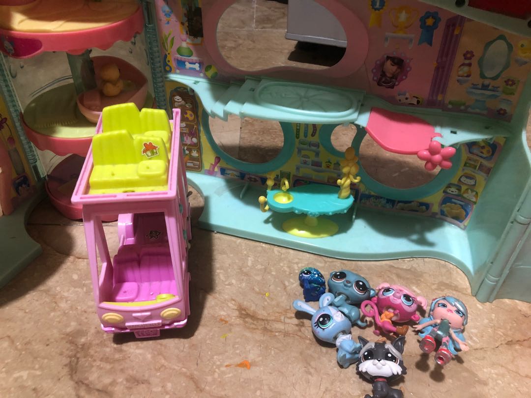 Lps Bundle with van and characters all original, Hobbies & Toys, Toys ...