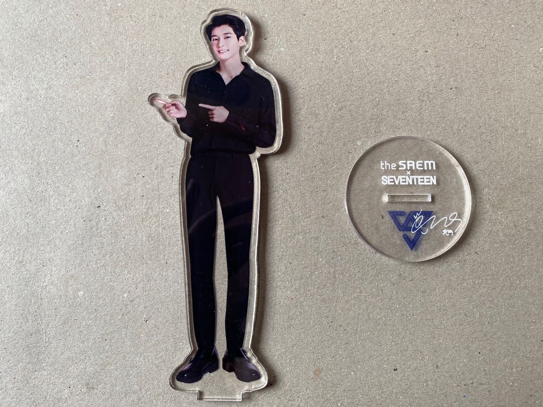seventeen mini wonwoo standee, Hobbies & Toys, Memorabilia ...