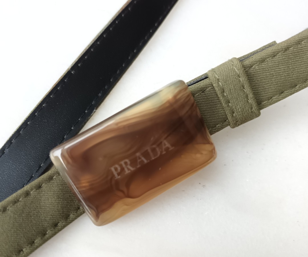 PRADA Bell, 名牌, 飾物及配件 - Carousell