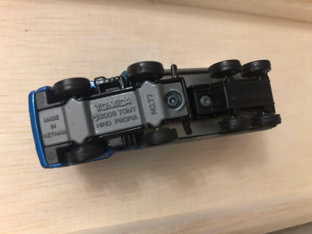 Tomica No.77 日野 HINO PROFIA 貨櫃車, 書籍、休閒與玩具, 玩具、公仔、桌遊在旋轉拍賣
