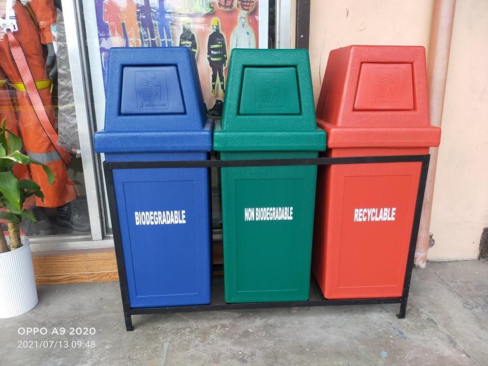 trash bin hooded bin with frame 353, Furniture & Home Living, Cleaning ...