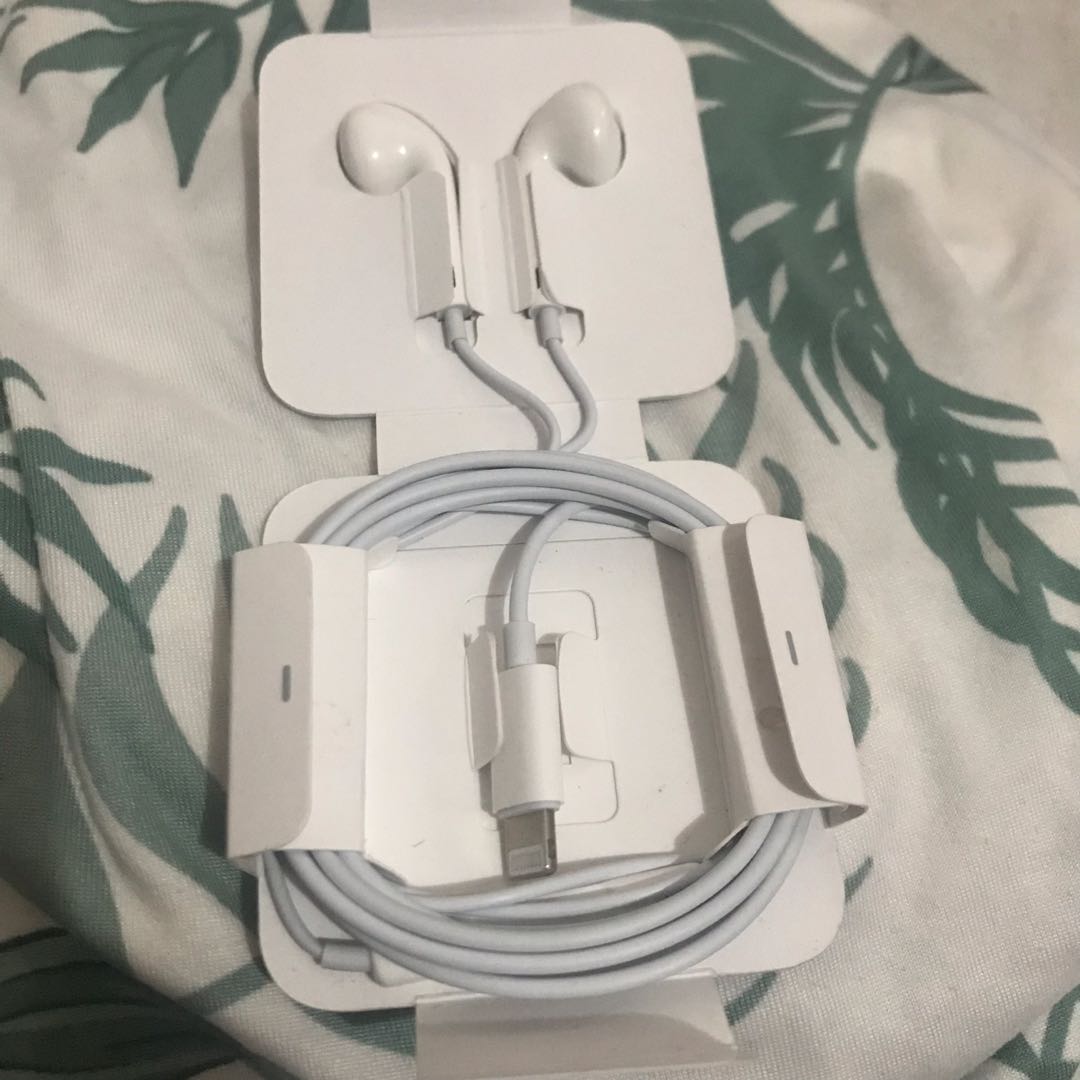 Apple iPhone iPad Lightning Earpods Headset, Mobile Phones & Gadgets ...