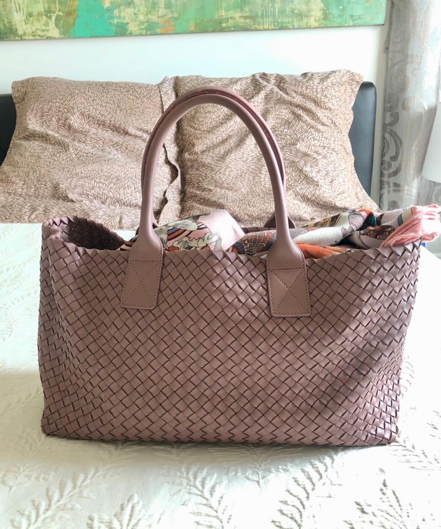 BV cabat Limited edition tote bag, 名牌, 手袋及銀包 - Carousell