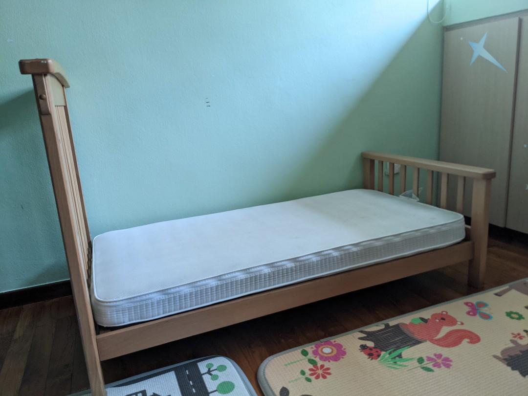 FREE cot/ toddler bed, Babies & Kids, Baby Nursery & Kids Furniture ...