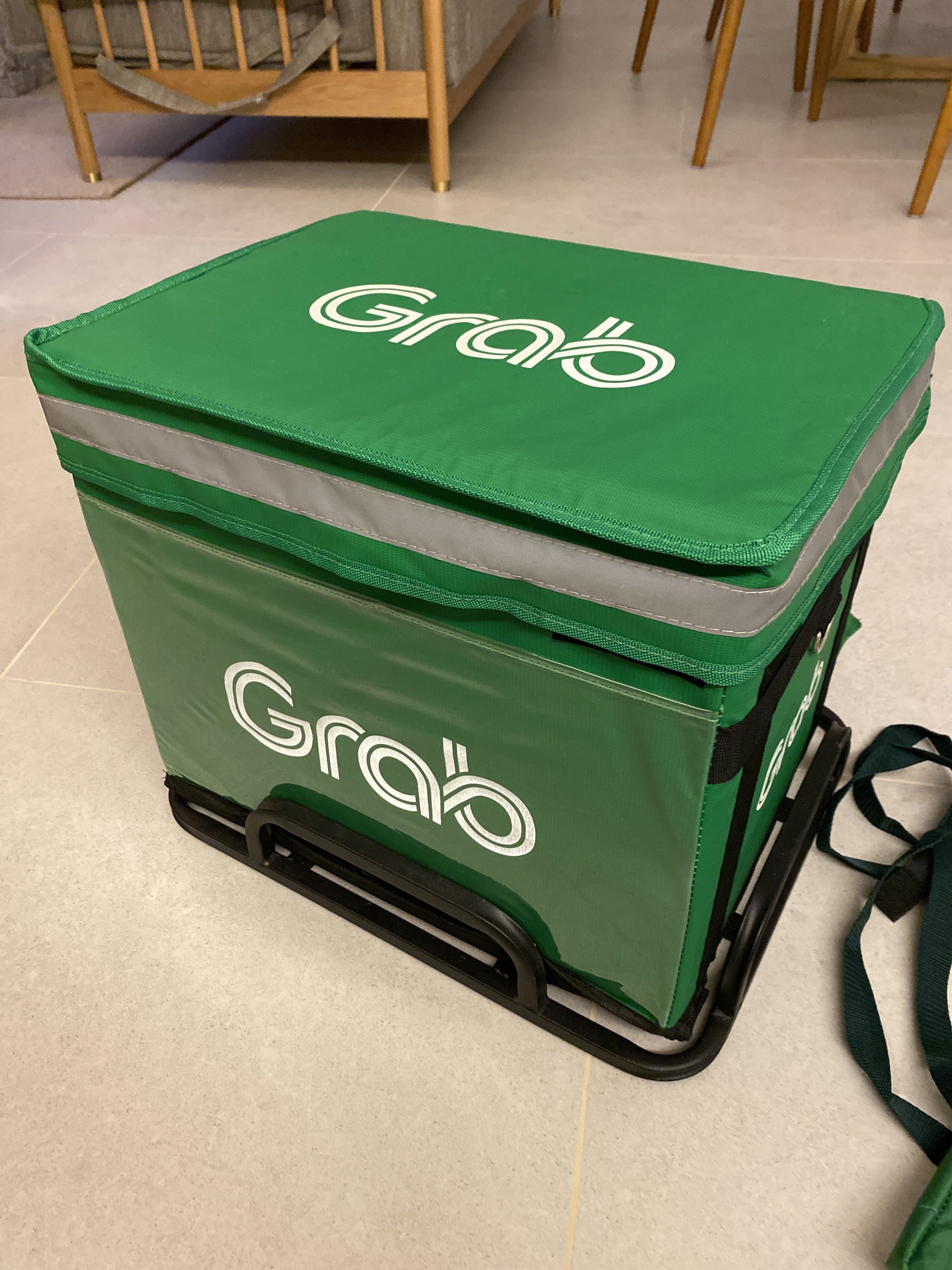 Grab Food Delivery Bag c/w metal bracket , Men's Fashion, Bags ...