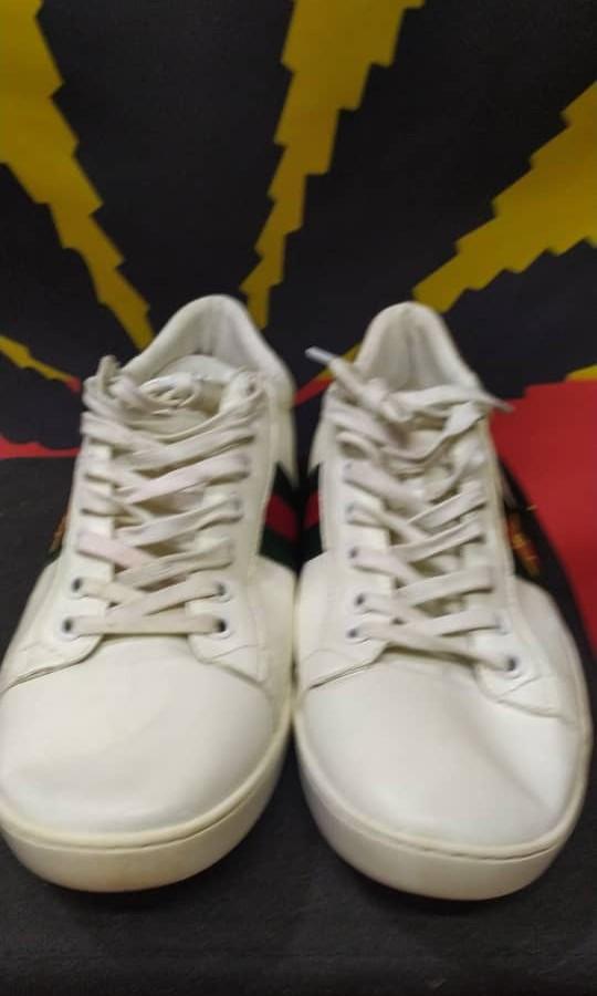Gucci bee snickers, Men's Fashion, Footwear, Sneakers on Carousell