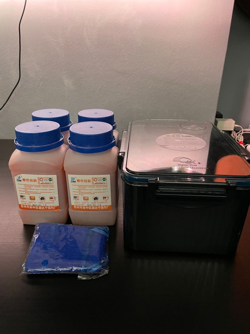 Samurai Dry Box and 4 Boxes Silica Gel, Photography, Cameras on Carousell