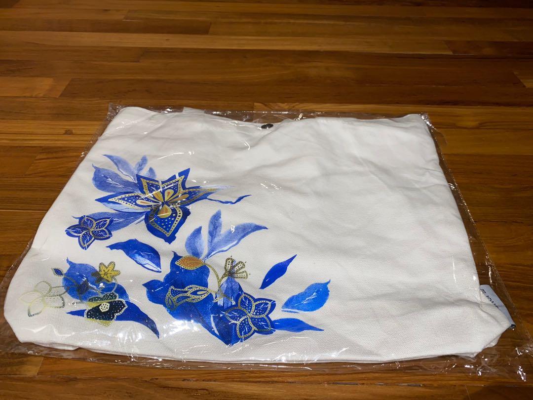 Singapore airlines kris shop batik themed tote bag, Women's Fashion ...