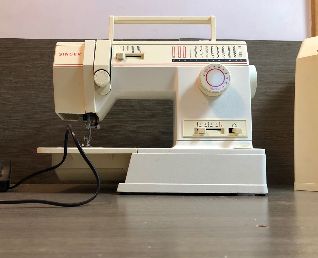 勝家縫紉機 SINGER 9020DV 衣車, 家庭電器, 其他家庭電器 - Carousell