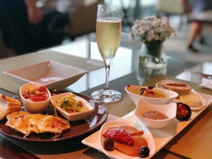 cocktail dinner high tea breakfast - MBS Marina Bay sands hotel rooms ...