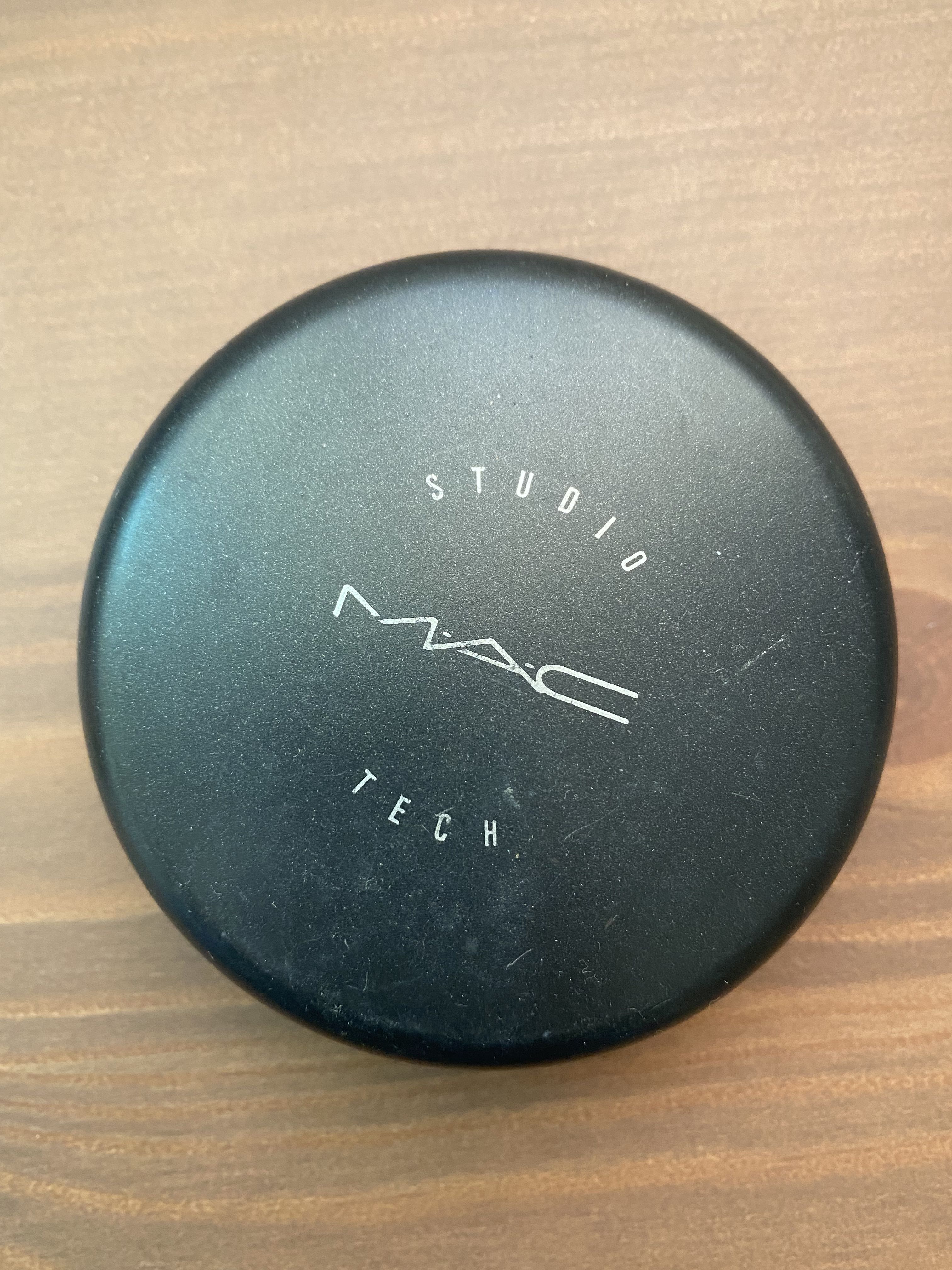 Mac Studio Tech NW25, Beauty & Personal Care, Face, Makeup on Carousell