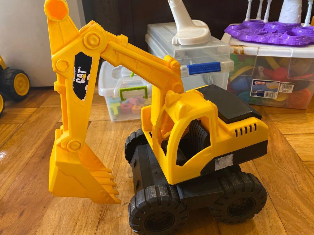 Plastic excavator digger, Hobbies & Toys, Toys & Games on Carousell