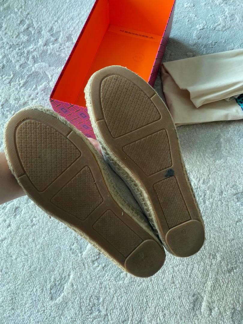 Tony Burch, Women's Fashion, Footwear, Flats on Carousell