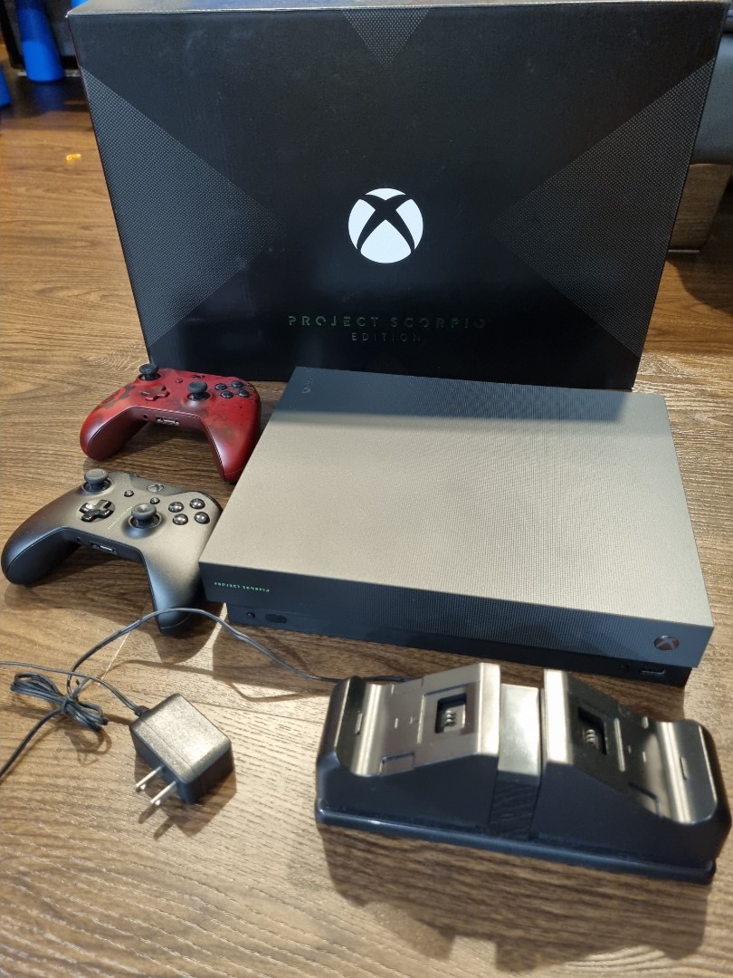 Xbox one X Project Scorpio 1TB + 2 controllers + 1 charging port, Video ...