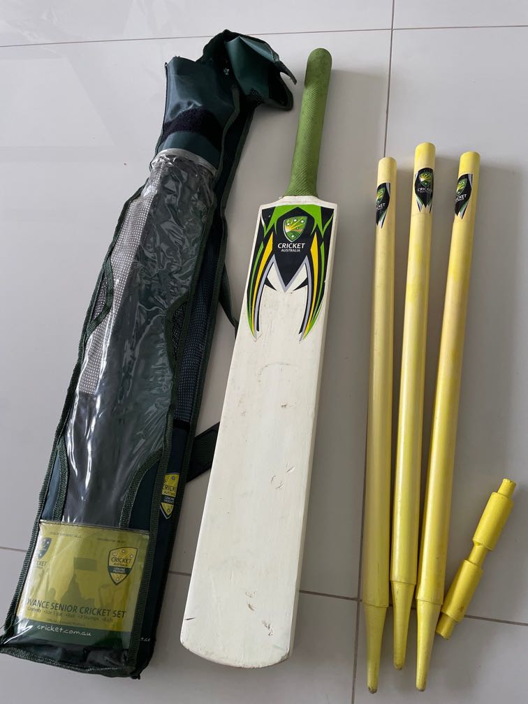 Cricket set, Hobbies & Toys, Toys & Games on Carousell