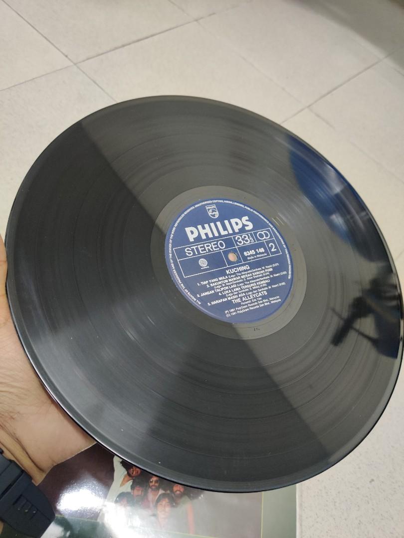Lp / piring hitam alleycat kuching, Hobbies & Toys, Music & Media, CDs ...