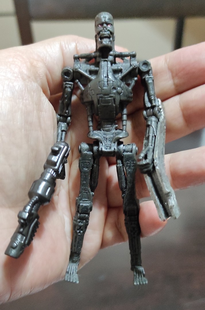 Playmates Terminator T-700 with Resistance Crushing Angle Iron, Hobbies ...