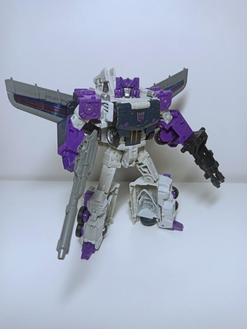 Transformers Voyager Takara LG Blitzwing and Hasbro Titans Return ...