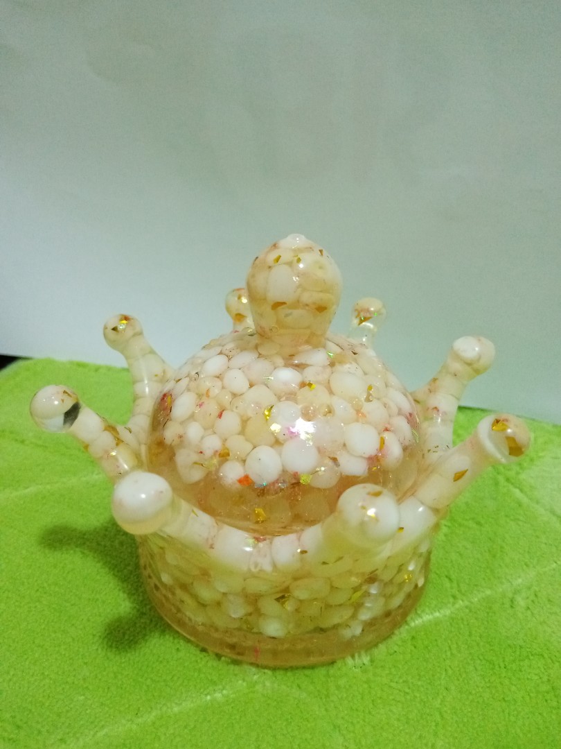 Unique crystal crown storage, Hobbies & Toys, Stationery & Craft ...