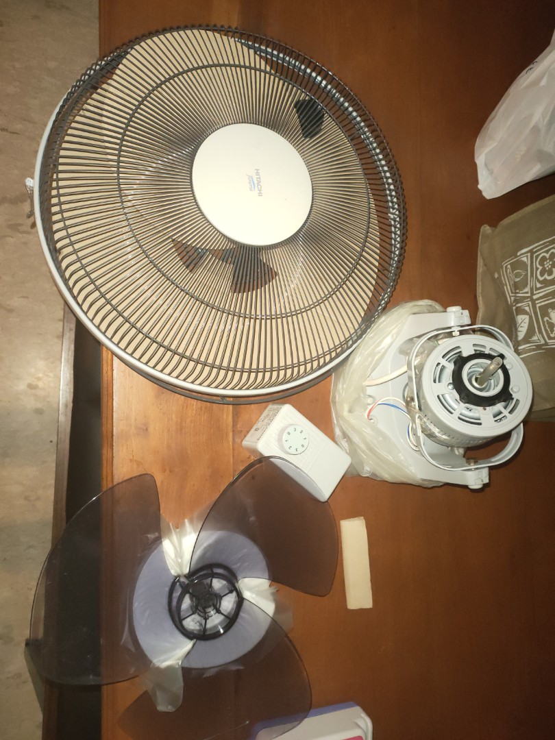 Hitachi 360 orbit rotation ceiling fan, Furniture & Home Living ...