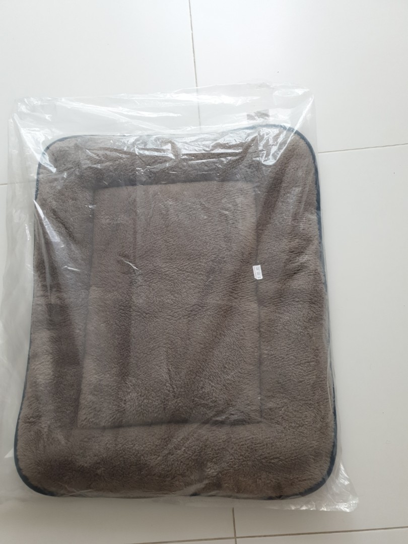 Mat, Pet Supplies, Homes & Other Pet Accessories on Carousell