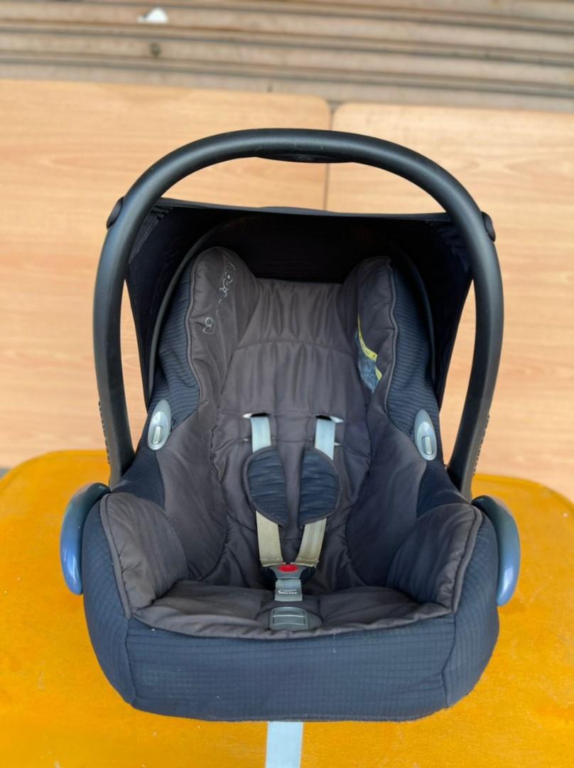 Maxi cosi cabriofix, Babies & Kids, Going Out, Car Seats on Carousell