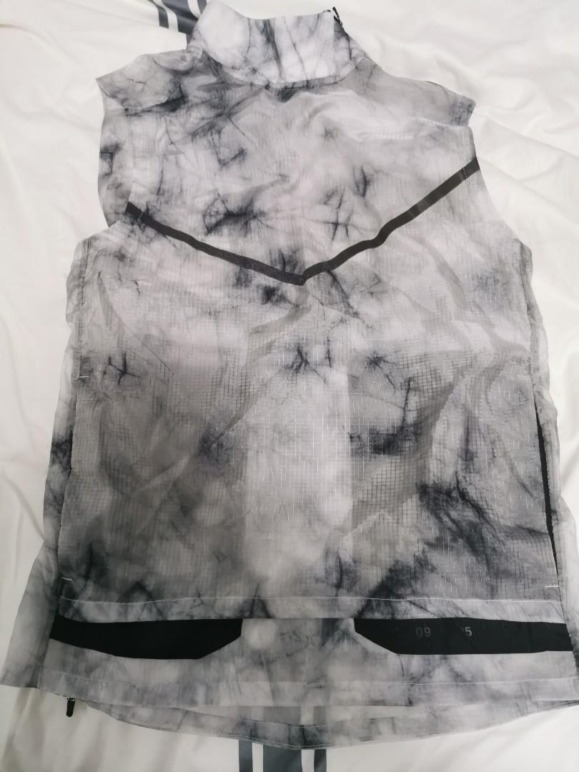 Nike Tech Pack Hooded Running Jacket Small, Men's Fashion, Coats ...