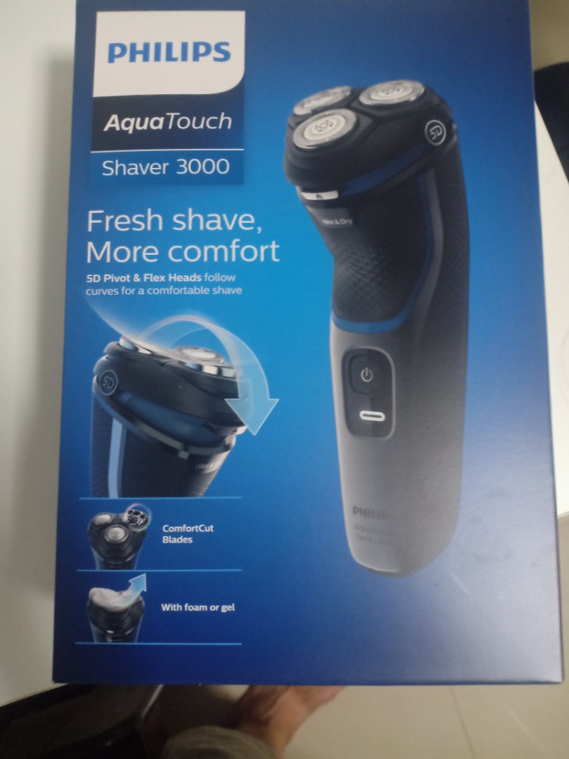 Phillips shaver, Beauty & Personal Care, Men's Grooming on Carousell