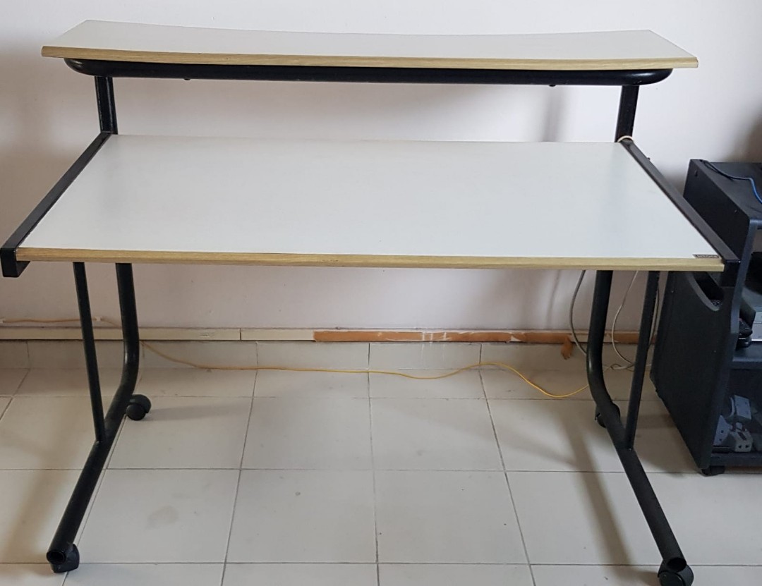 Sitoca computer table (Price slashed from $45 to $20), Furniture & Home ...