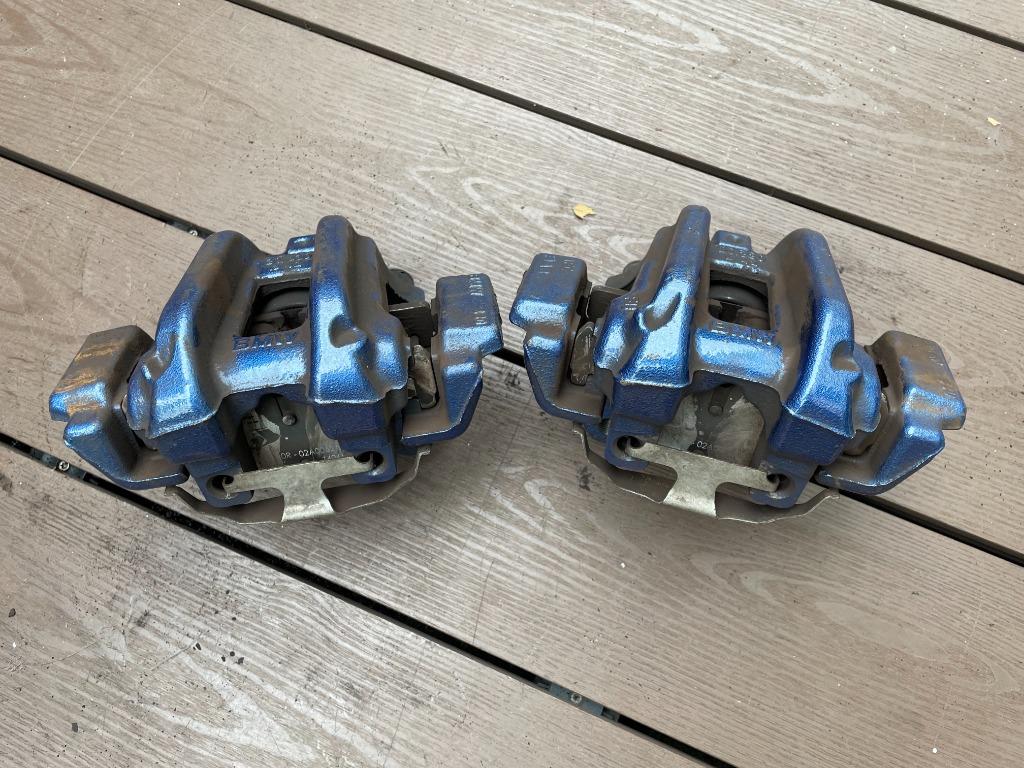 BMW REAR CALIPERS x2 F30 335i, Car Accessories, Accessories on Carousell