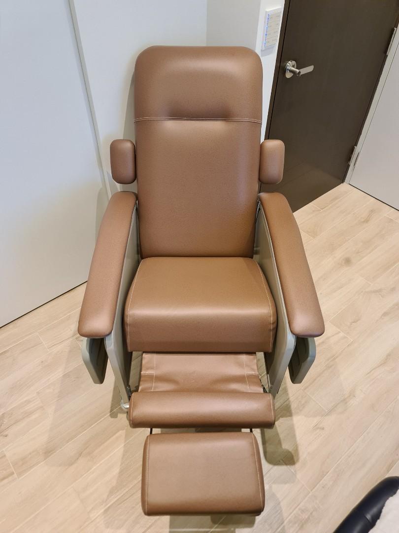 DNR Clinical Reclining Geriatric Chair (RARE FIND), Health & Nutrition ...