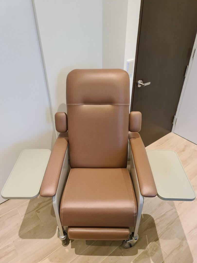 DNR Clinical Reclining Geriatric Chair (RARE FIND), Health & Nutrition ...