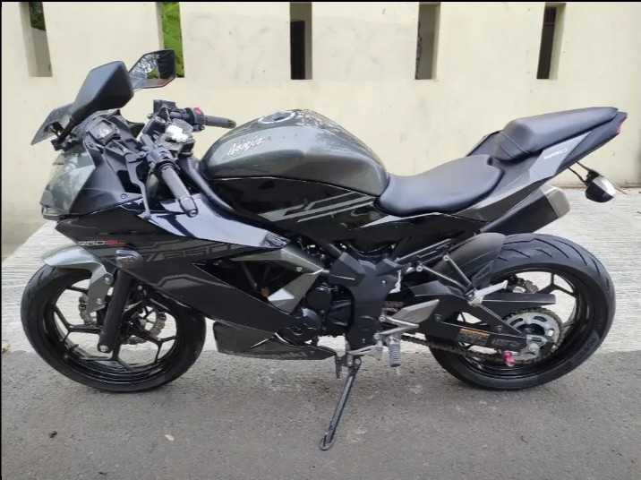 Kawasaki Ninja Mono 250SL, Motor di Carousell