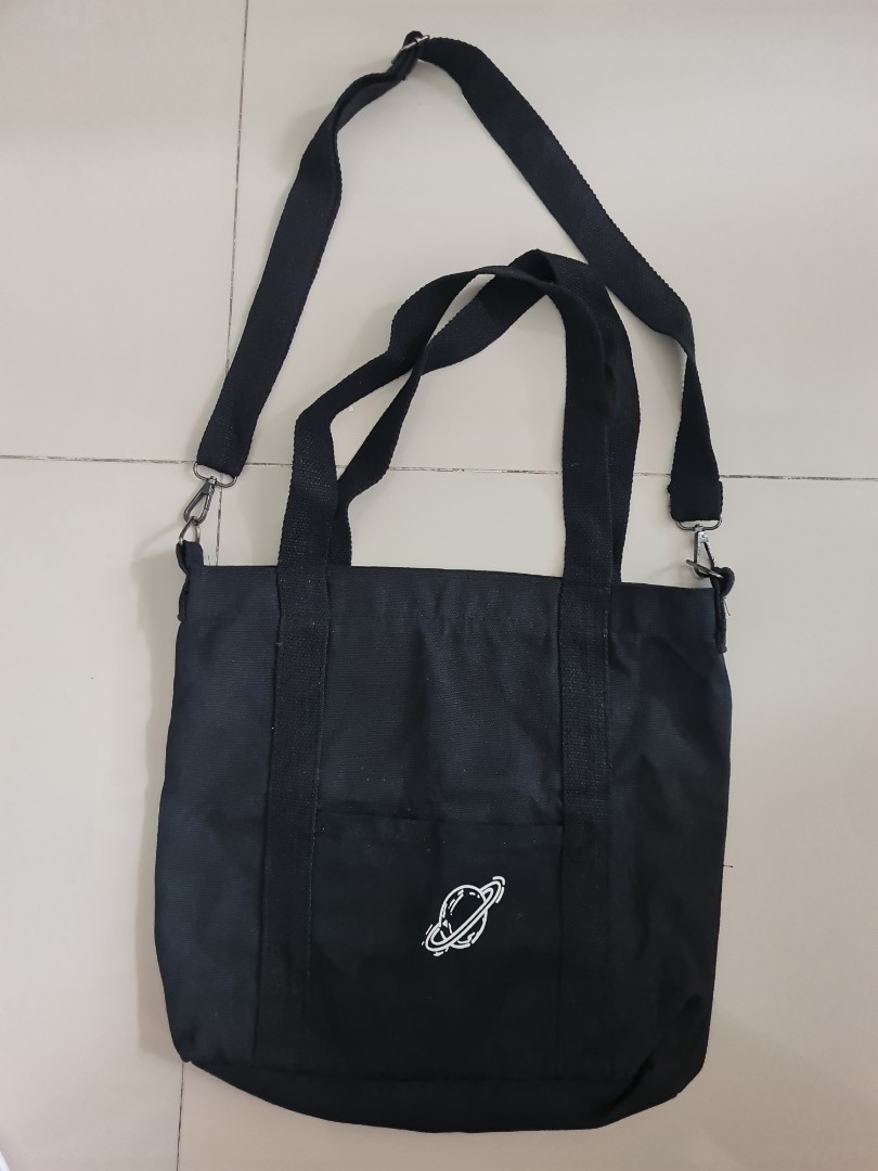 Korean style student sling bag tote bag black, Men's Fashion, Bags ...