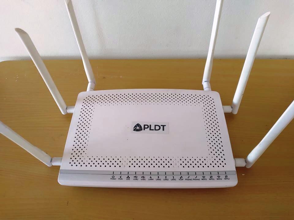 PLDT Fibr FiberHome Router GPON ONU AN5506-04 6 Antennas, Computers ...