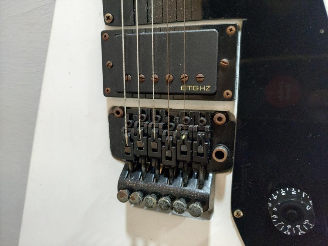 Chibson Flying V with Grover tuners, EMG HZ humbuckers and Floyd Rose ...