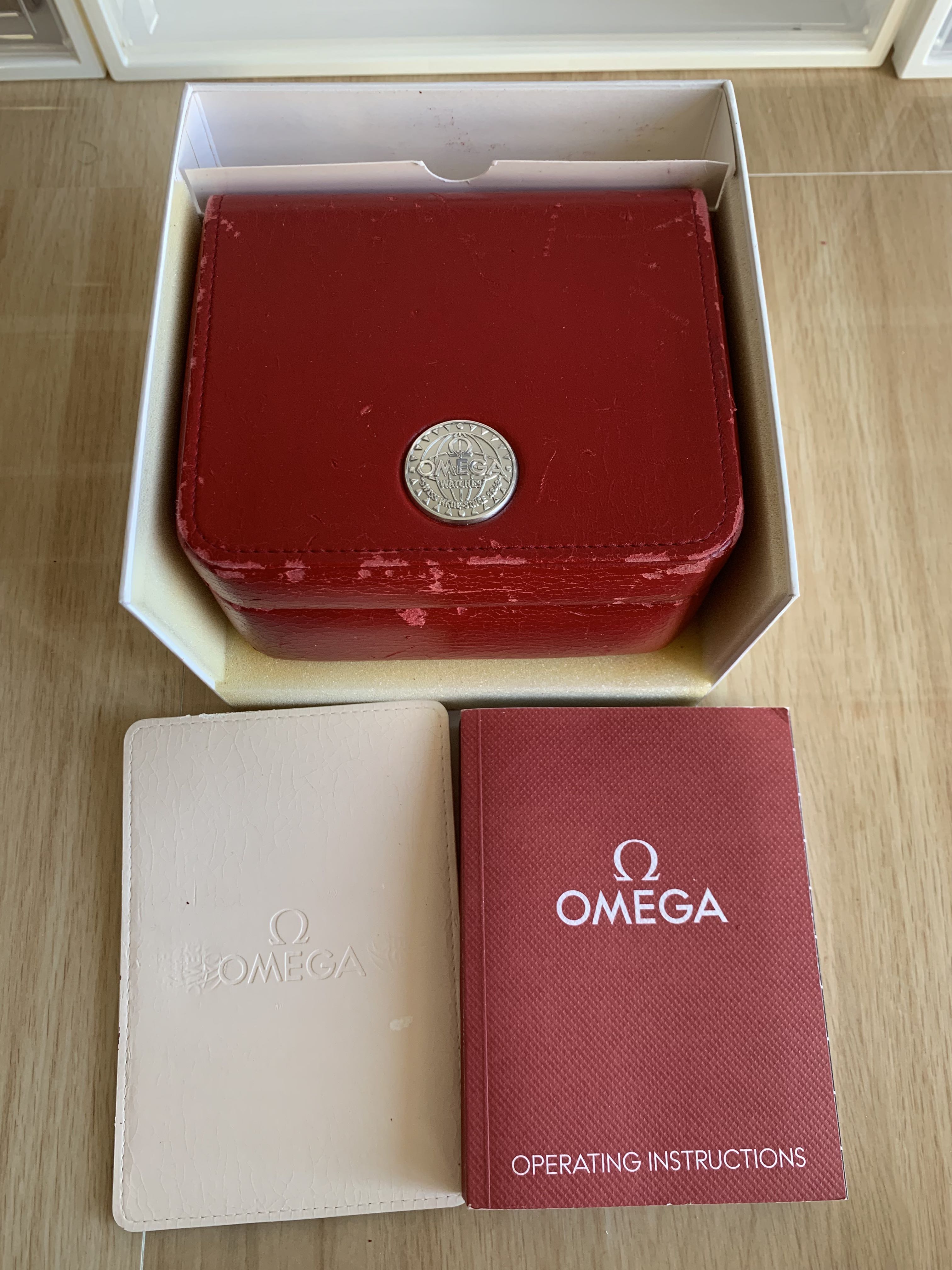 Omega Watch Box, Men's Fashion, Watches & Accessories, Watches on Carousell